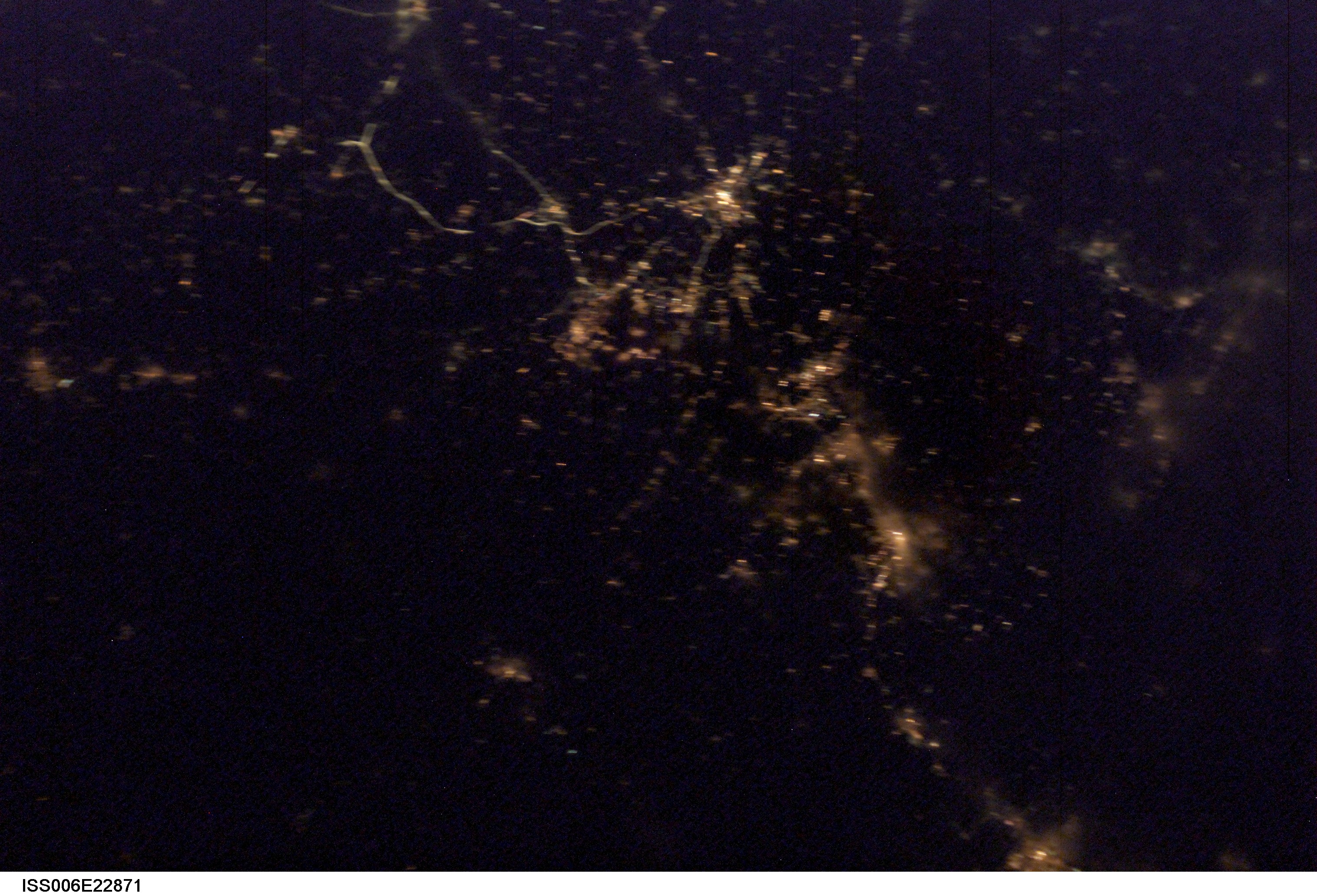 Astronaut Photo ISS006-E-22871