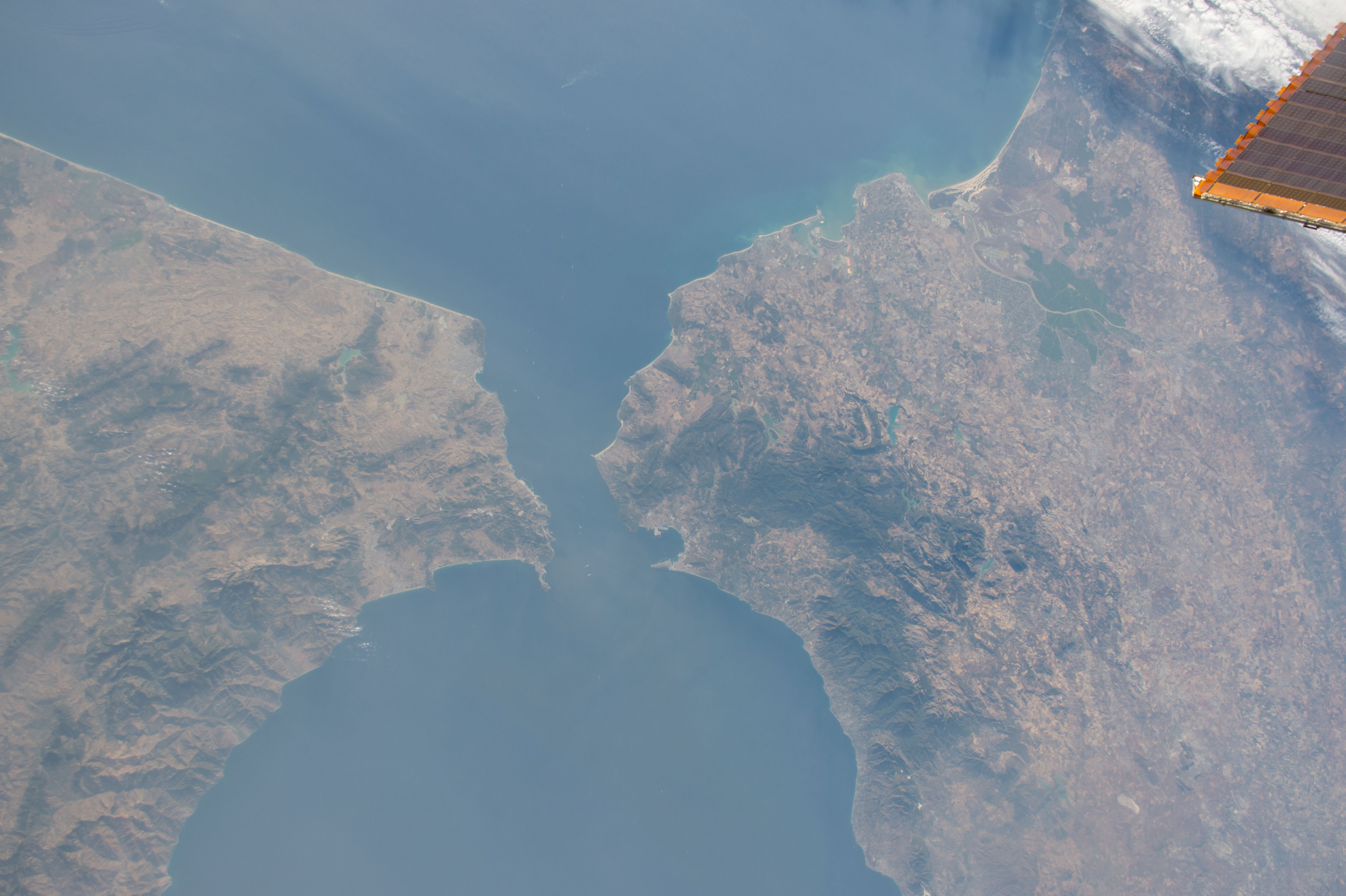 Astronaut Photo ISS052-E-23445