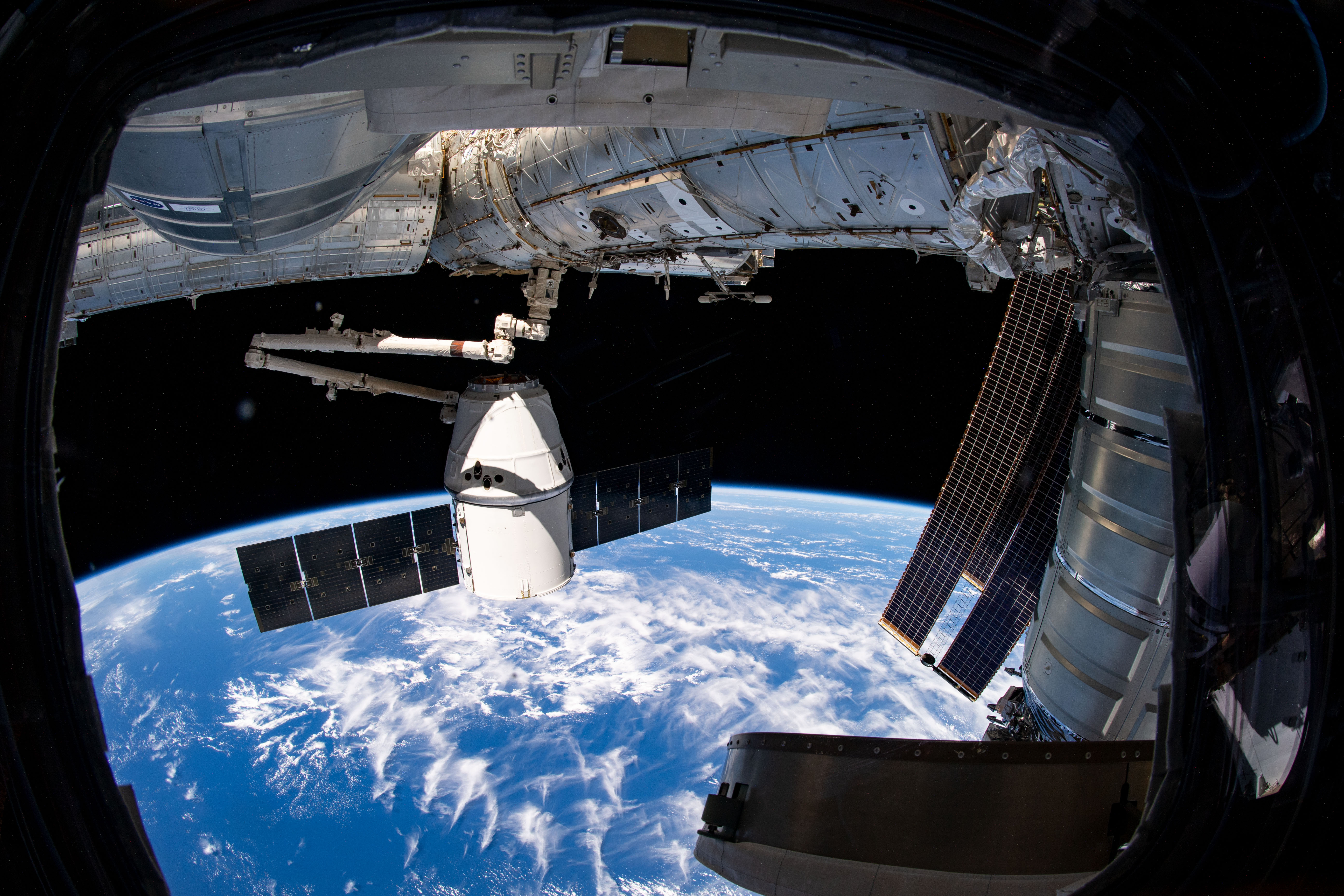 Astronaut Photo ISS059-E-56926