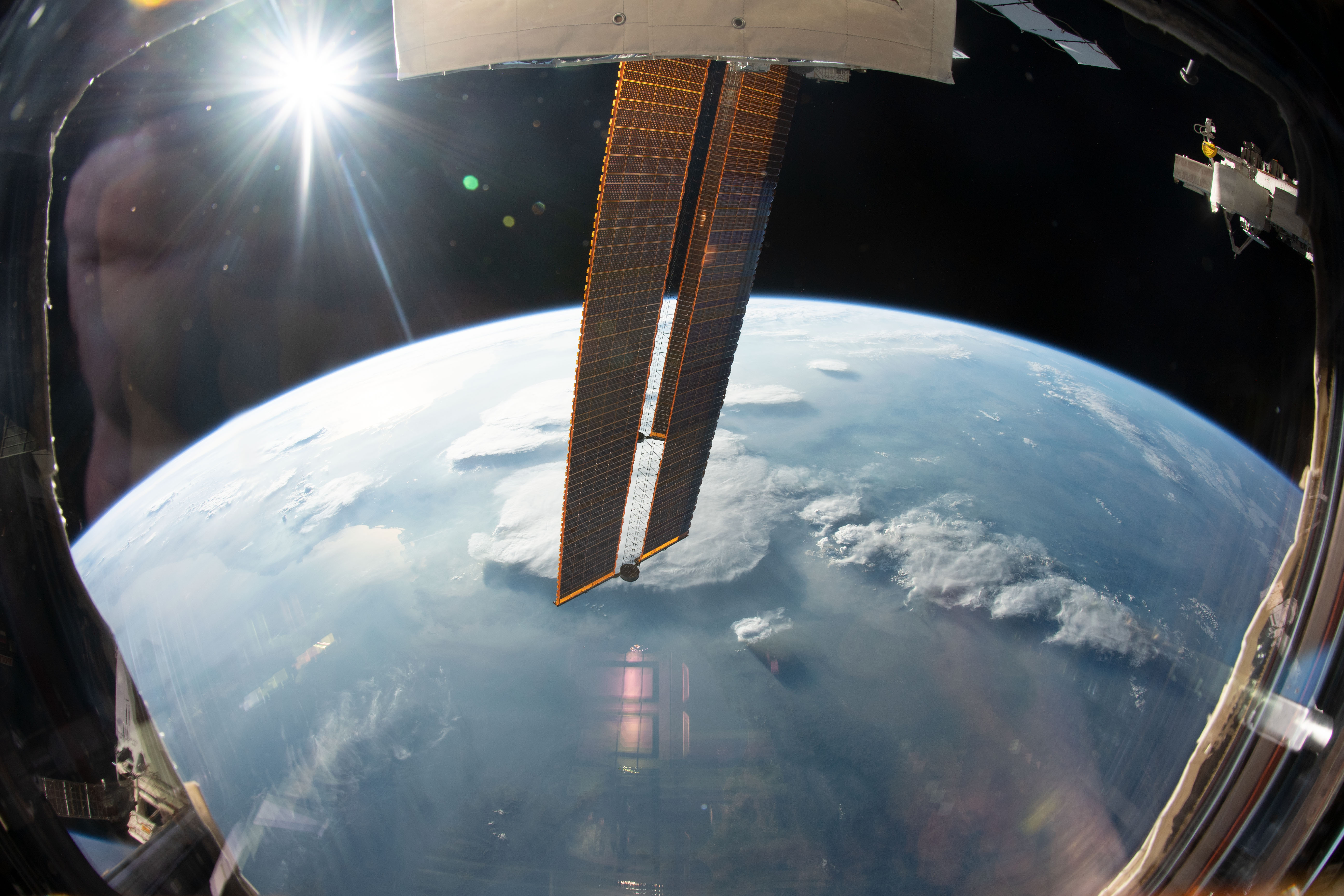 Astronaut Photo ISS060-E-14563