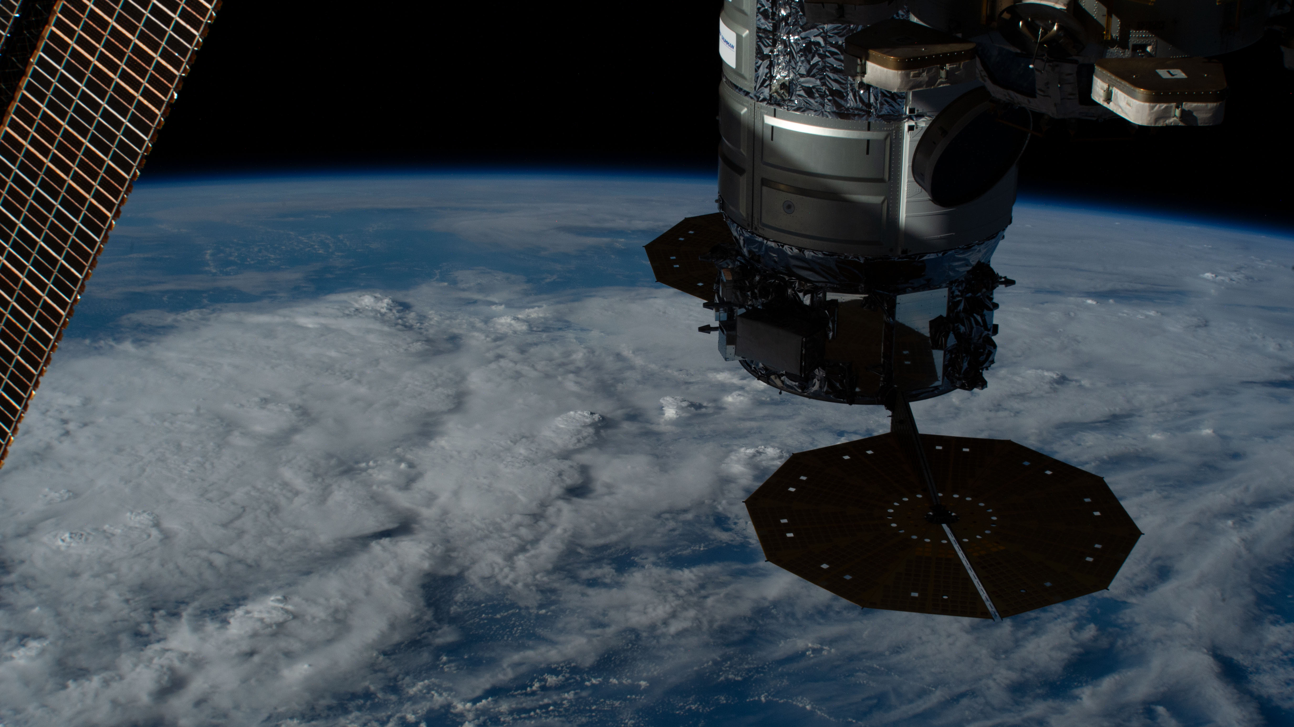 Astronaut Photo ISS061-E-36663