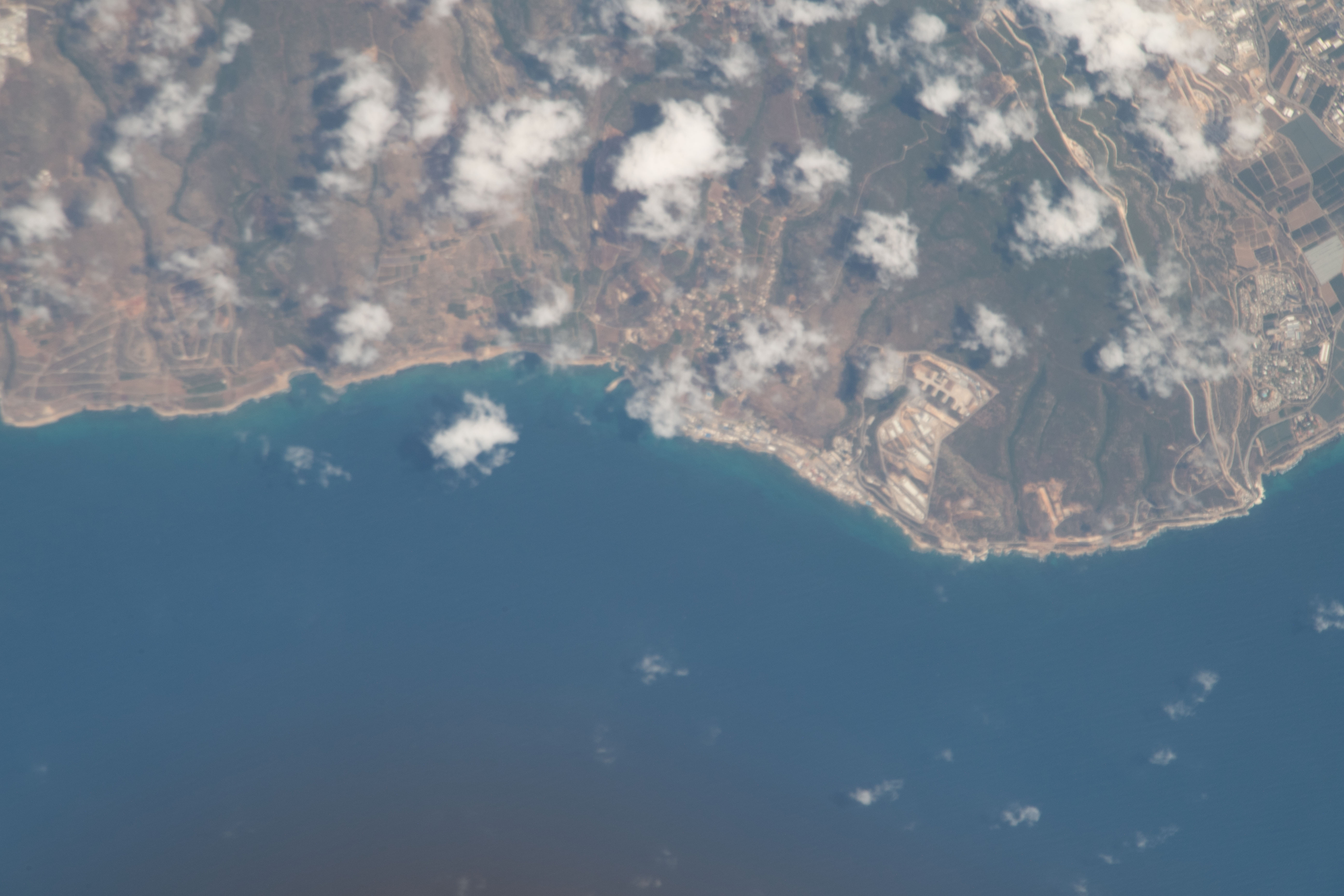 Astronaut Photo ISS063-E-66764