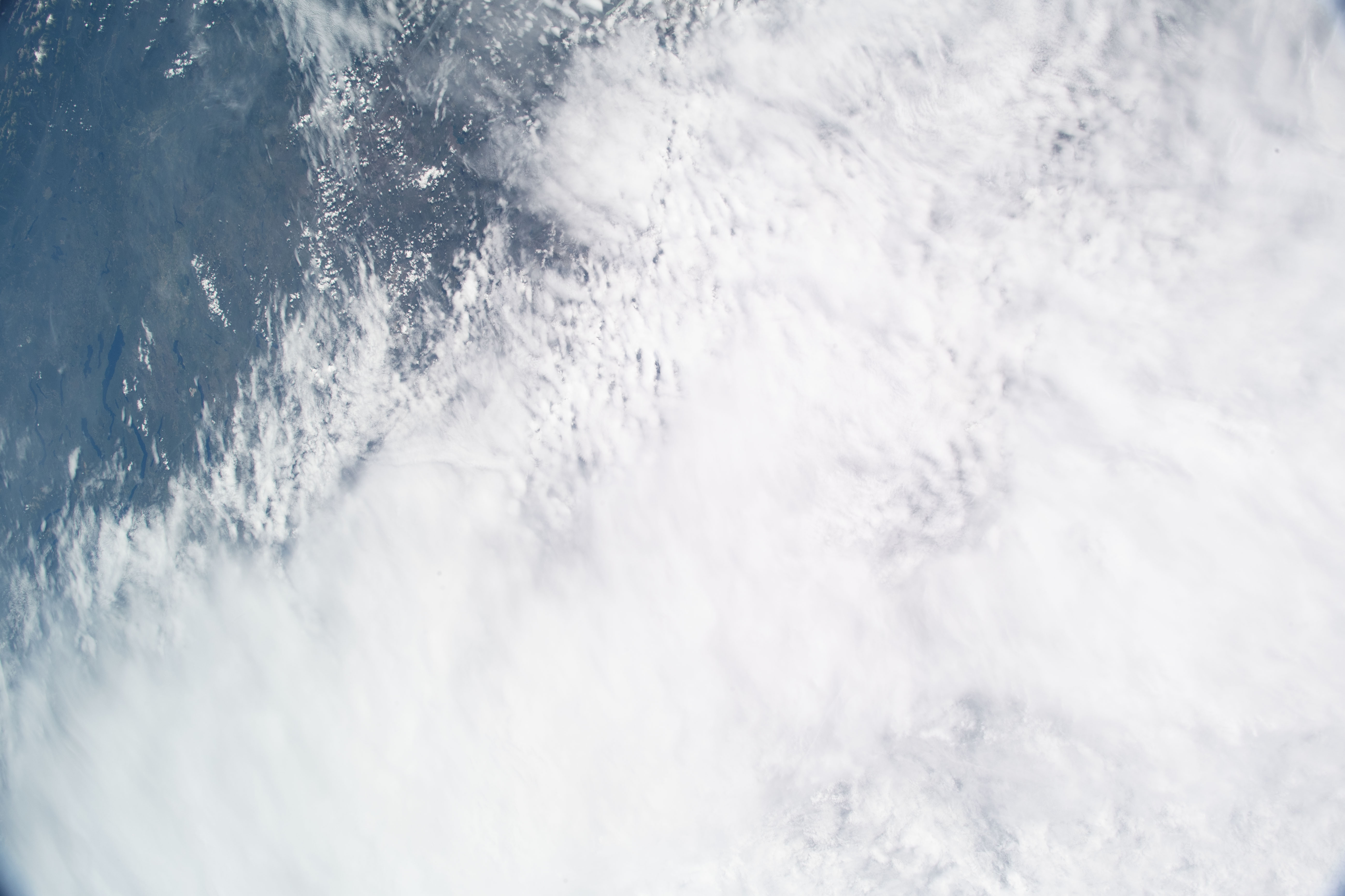 Astronaut Photo ISS063-E-74499