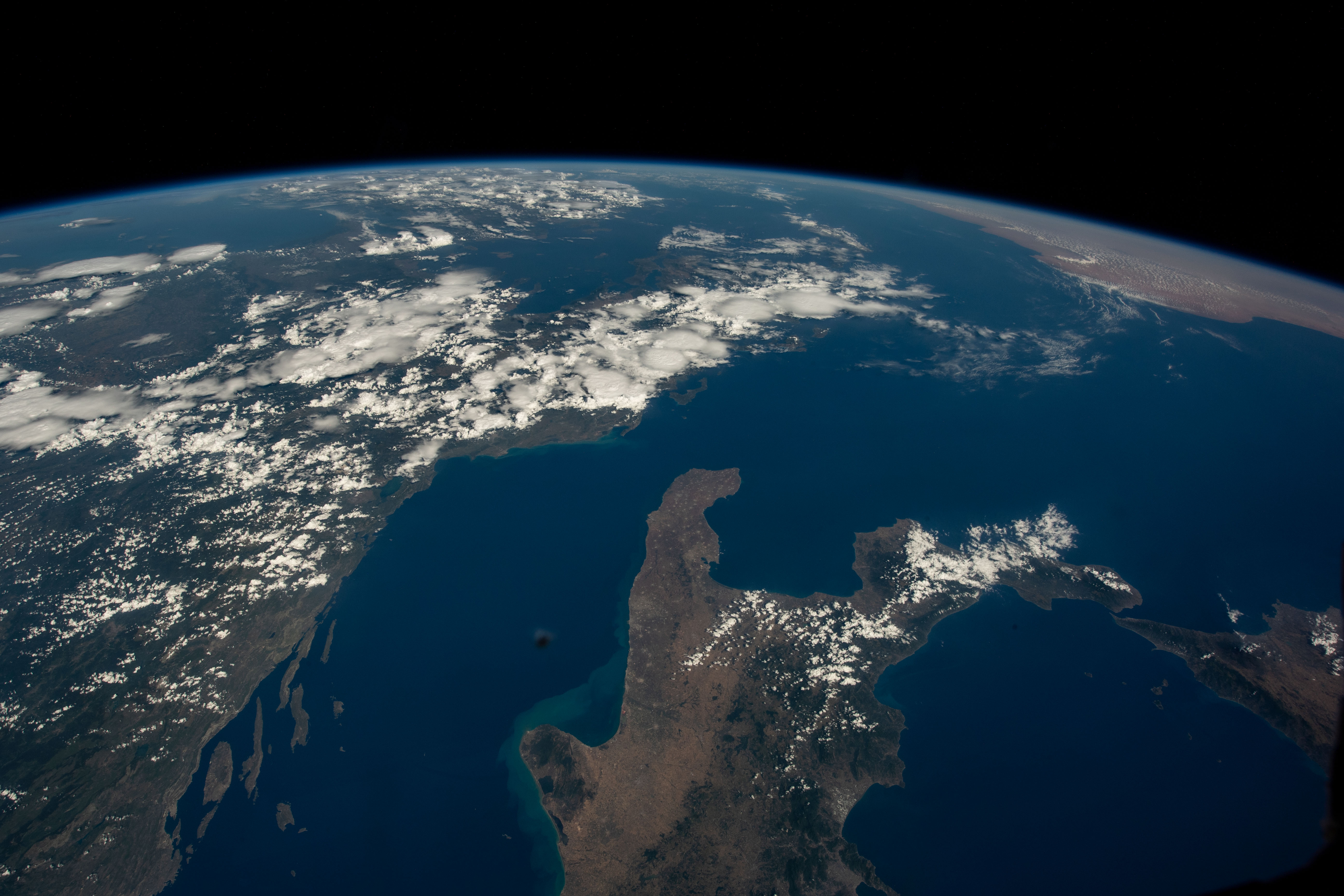 Astronaut Photo ISS067-E-127701