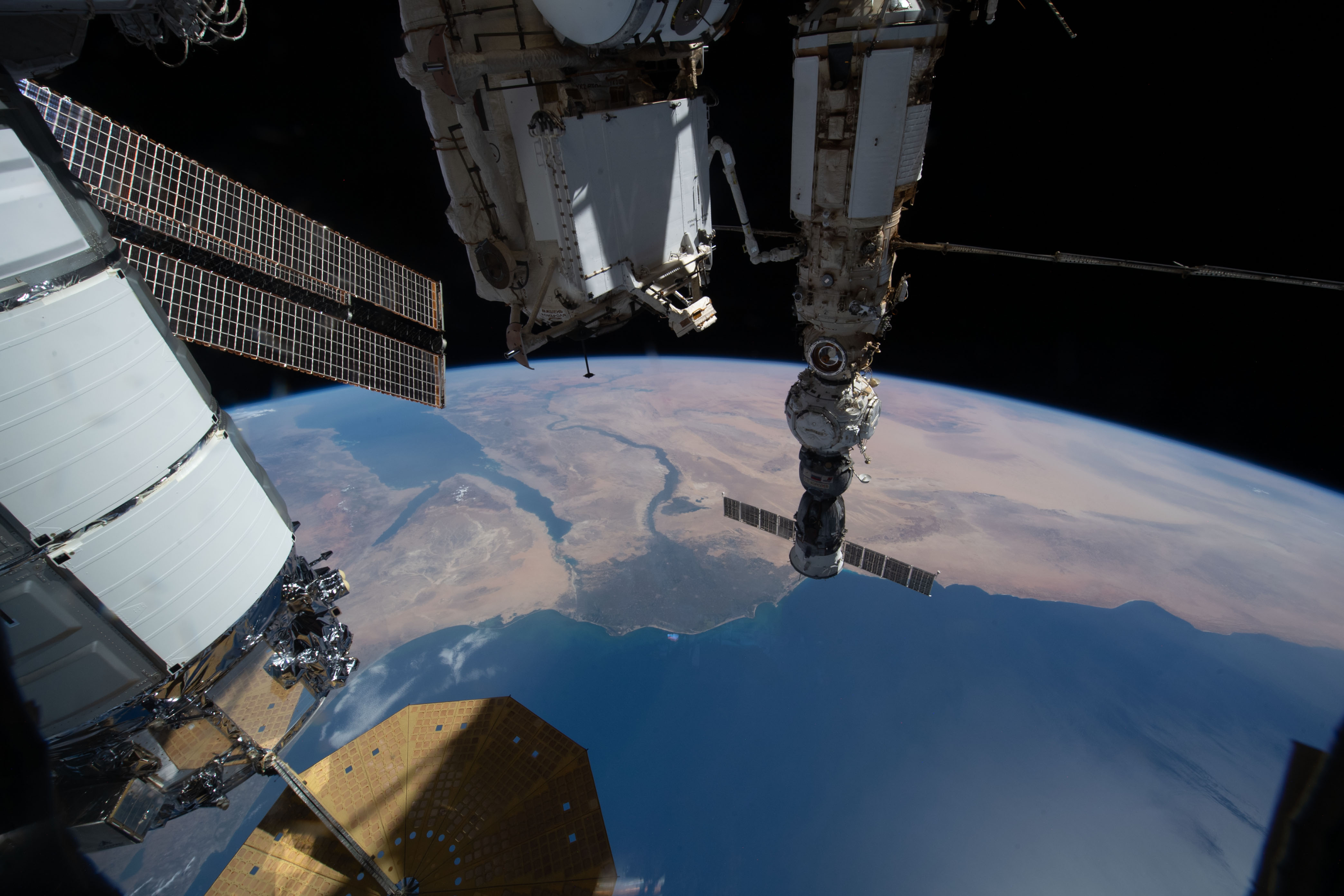 Astronaut Photo ISS067-E-90137