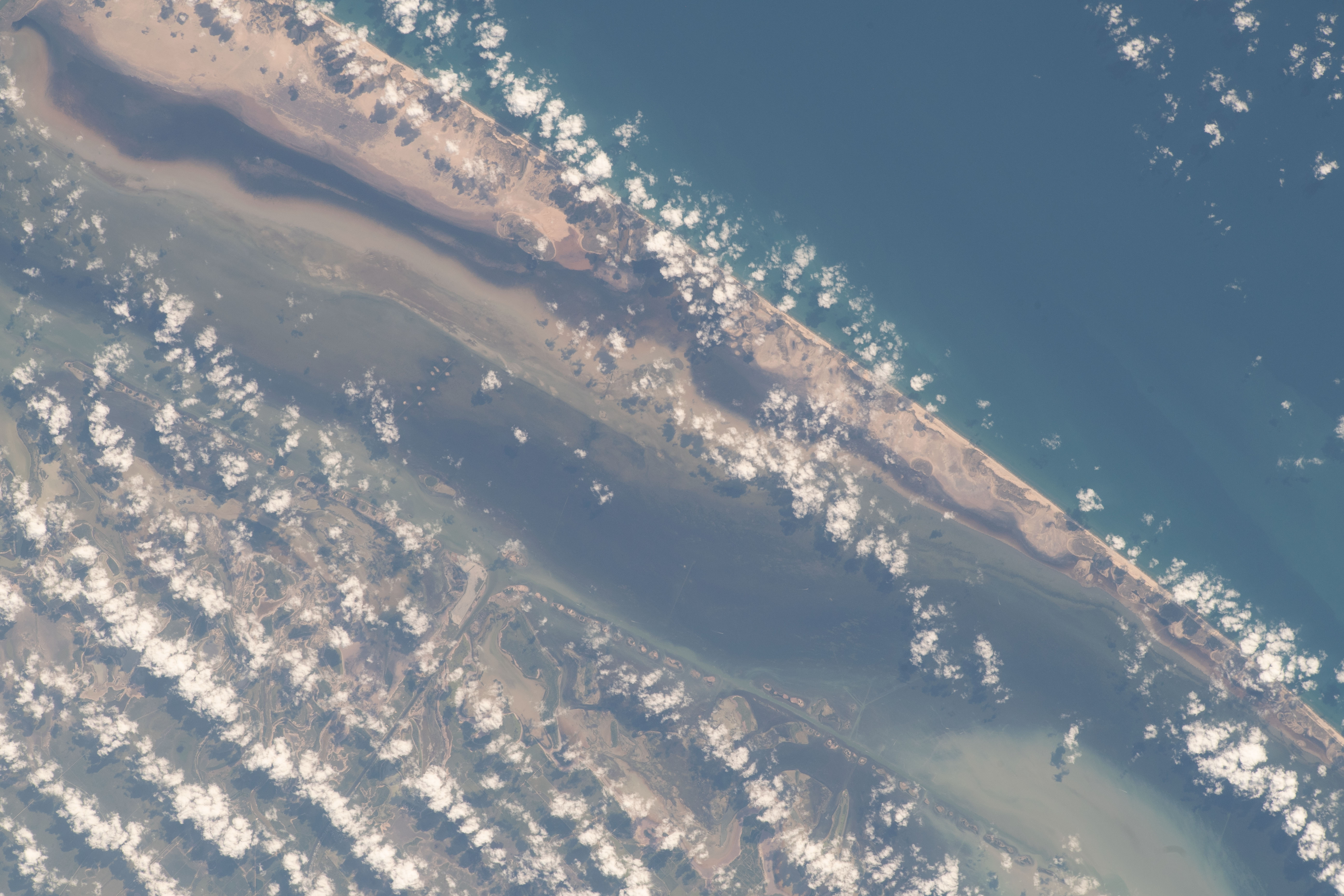 Astronaut Photo ISS069-E-20188