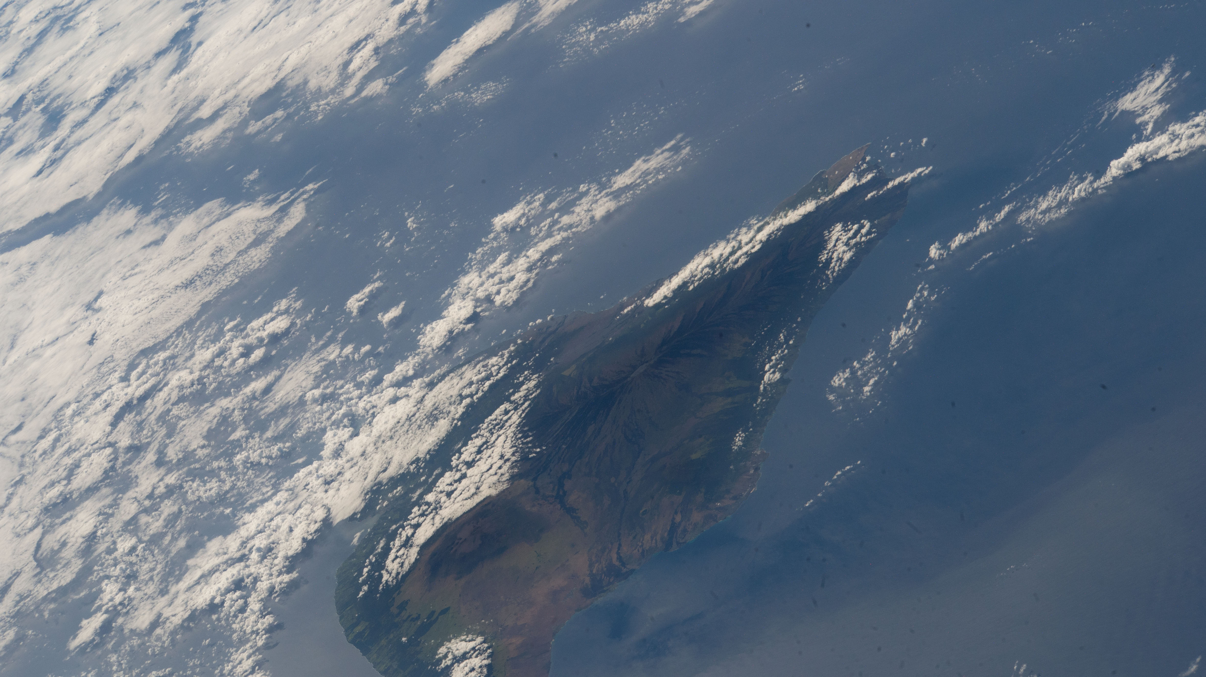 The Big Island on September 1, 2023 from the ISS : r/BigIsland