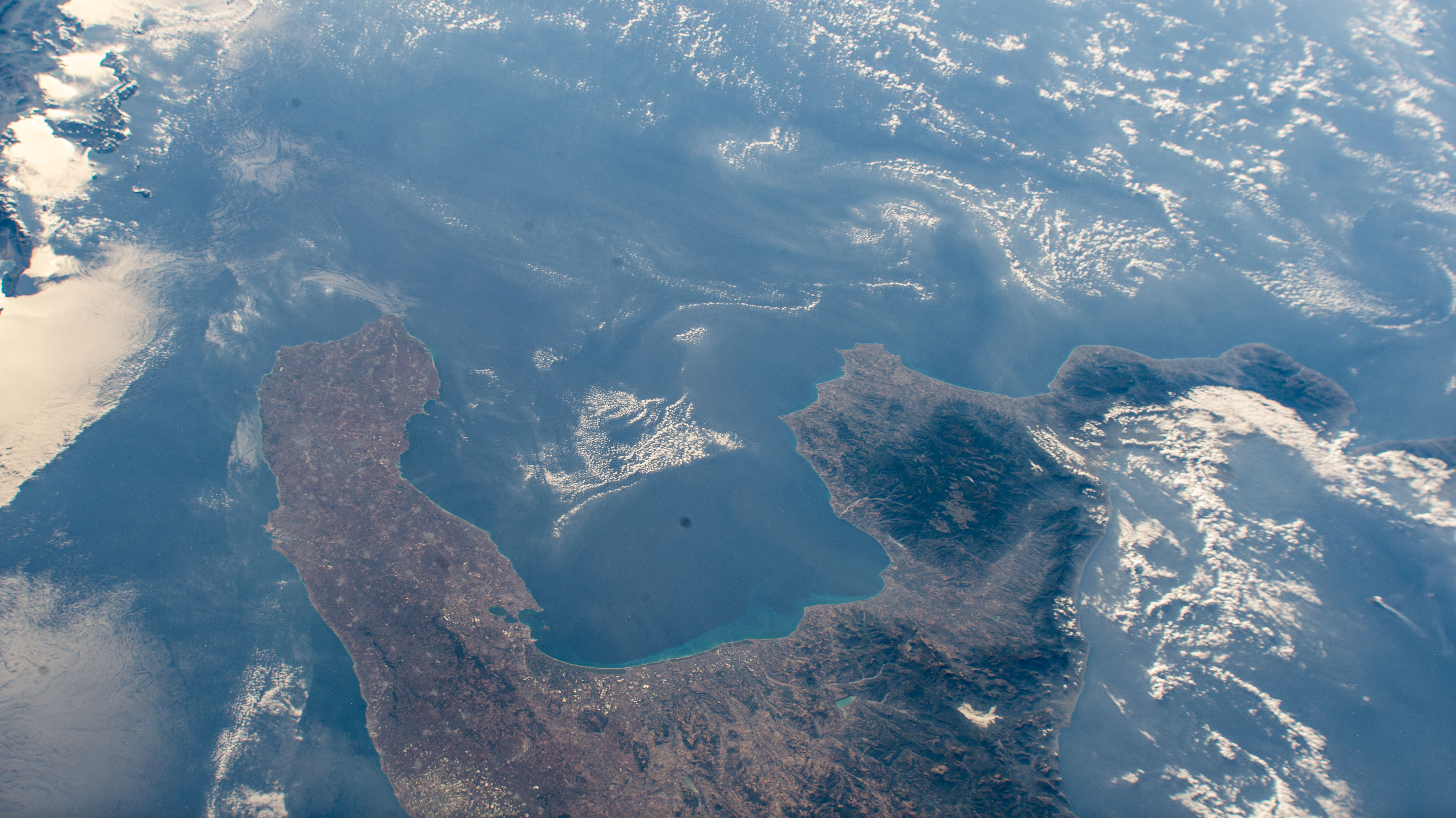 Astronaut Photo ISS070-E-3365