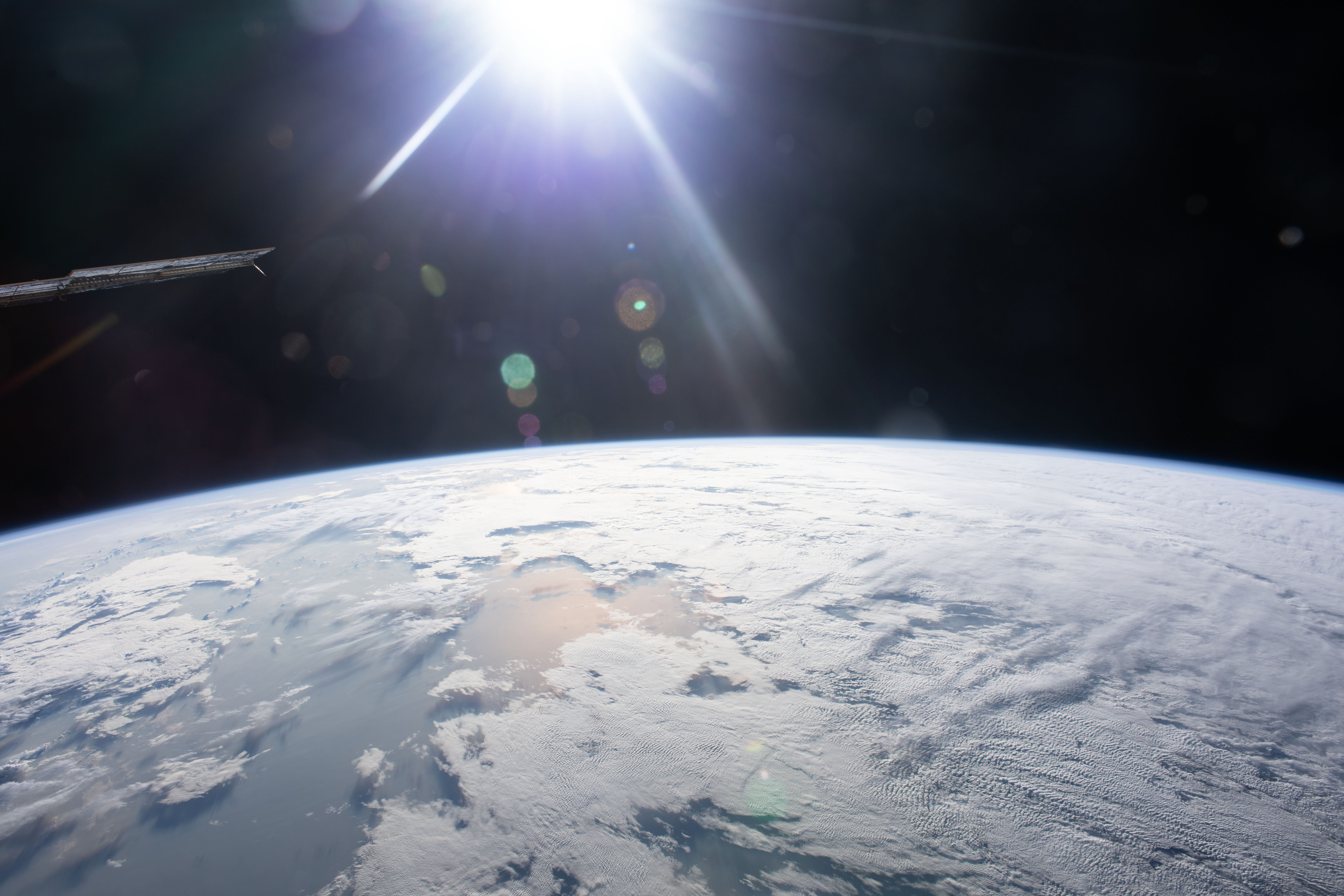 Astronaut Photo ISS070-E-69014