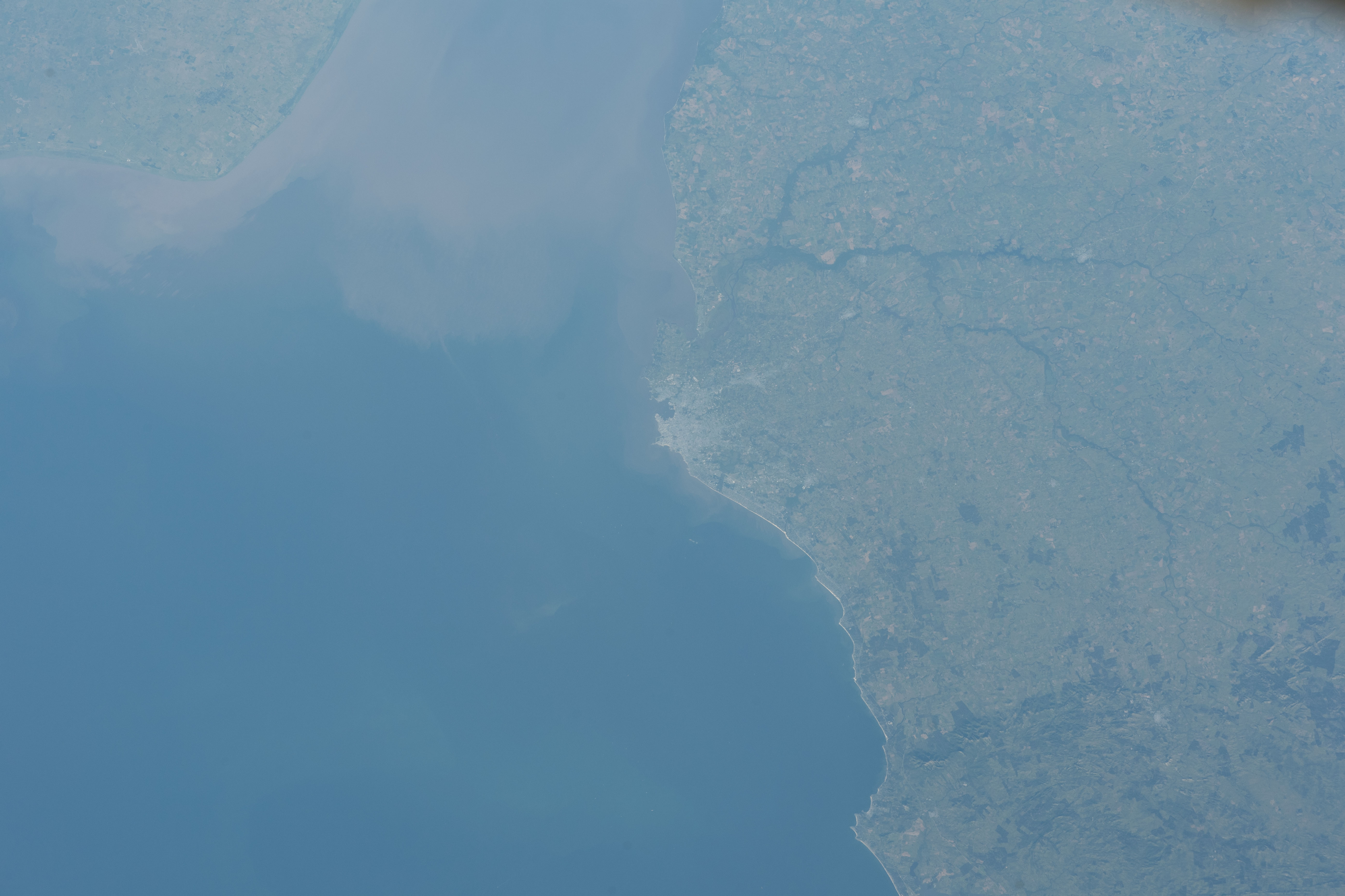 Astronaut Photo ISS070-E-69034