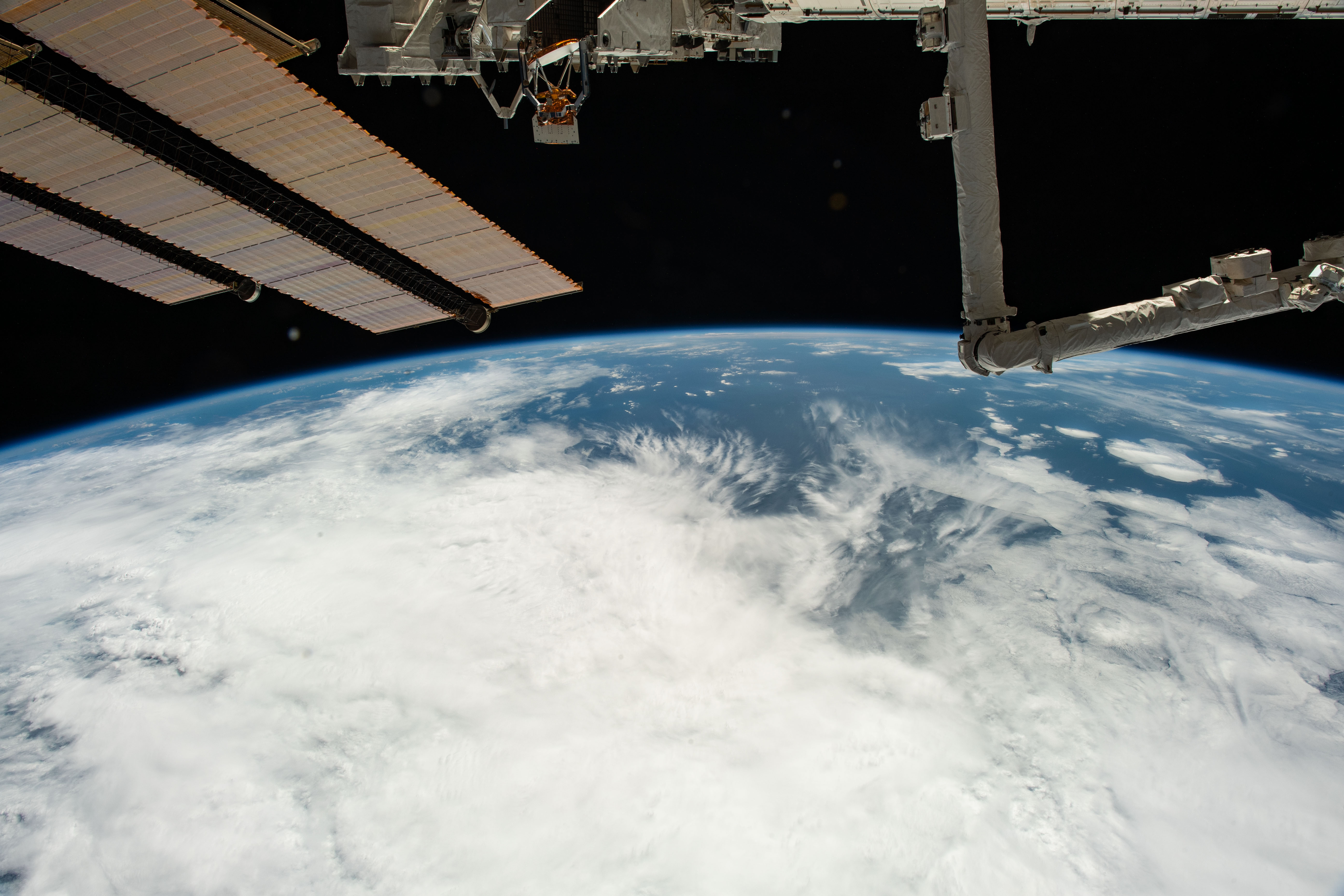 Astronaut Photo ISS070-E-76820