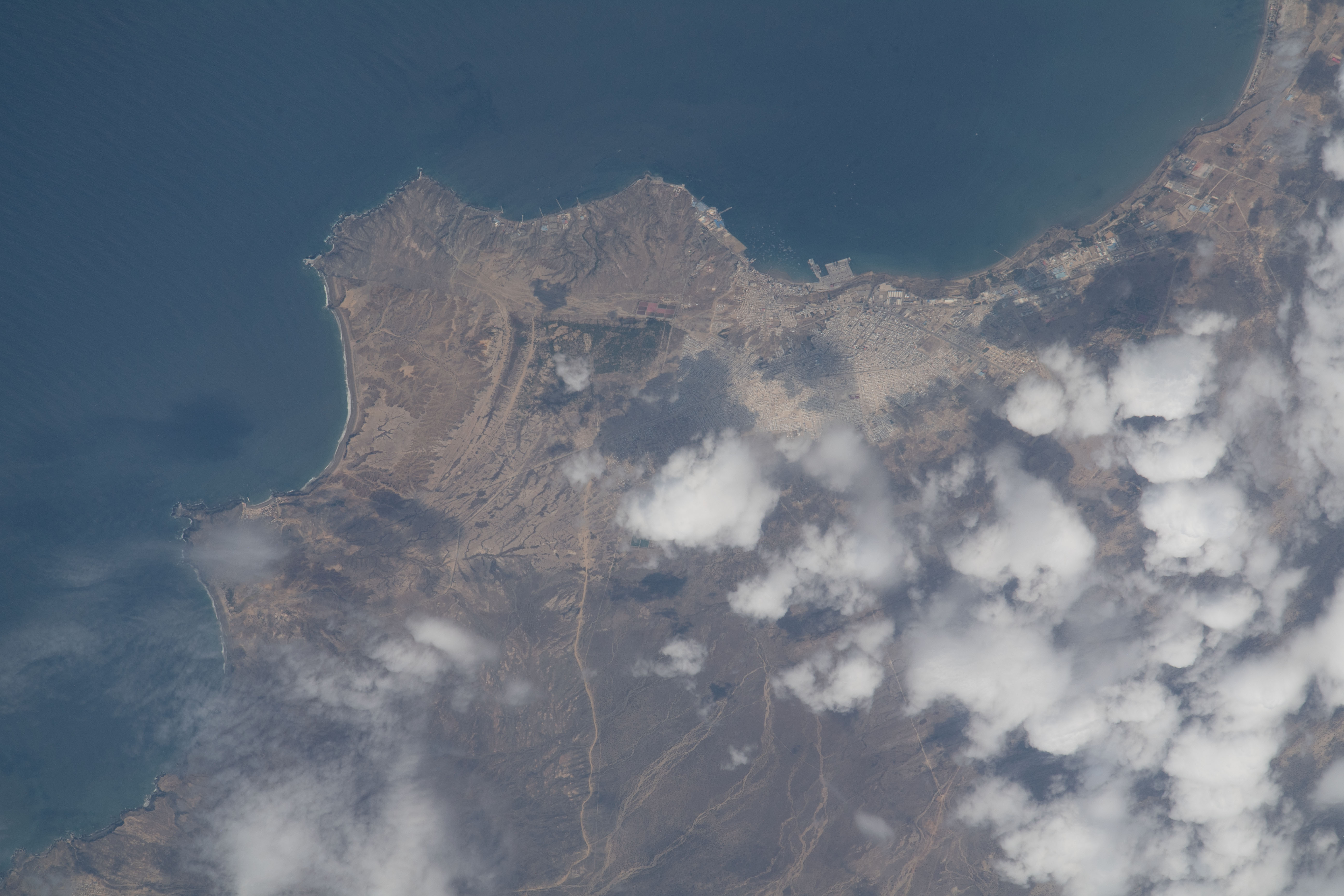 Astronaut Photo ISS070-E-83870