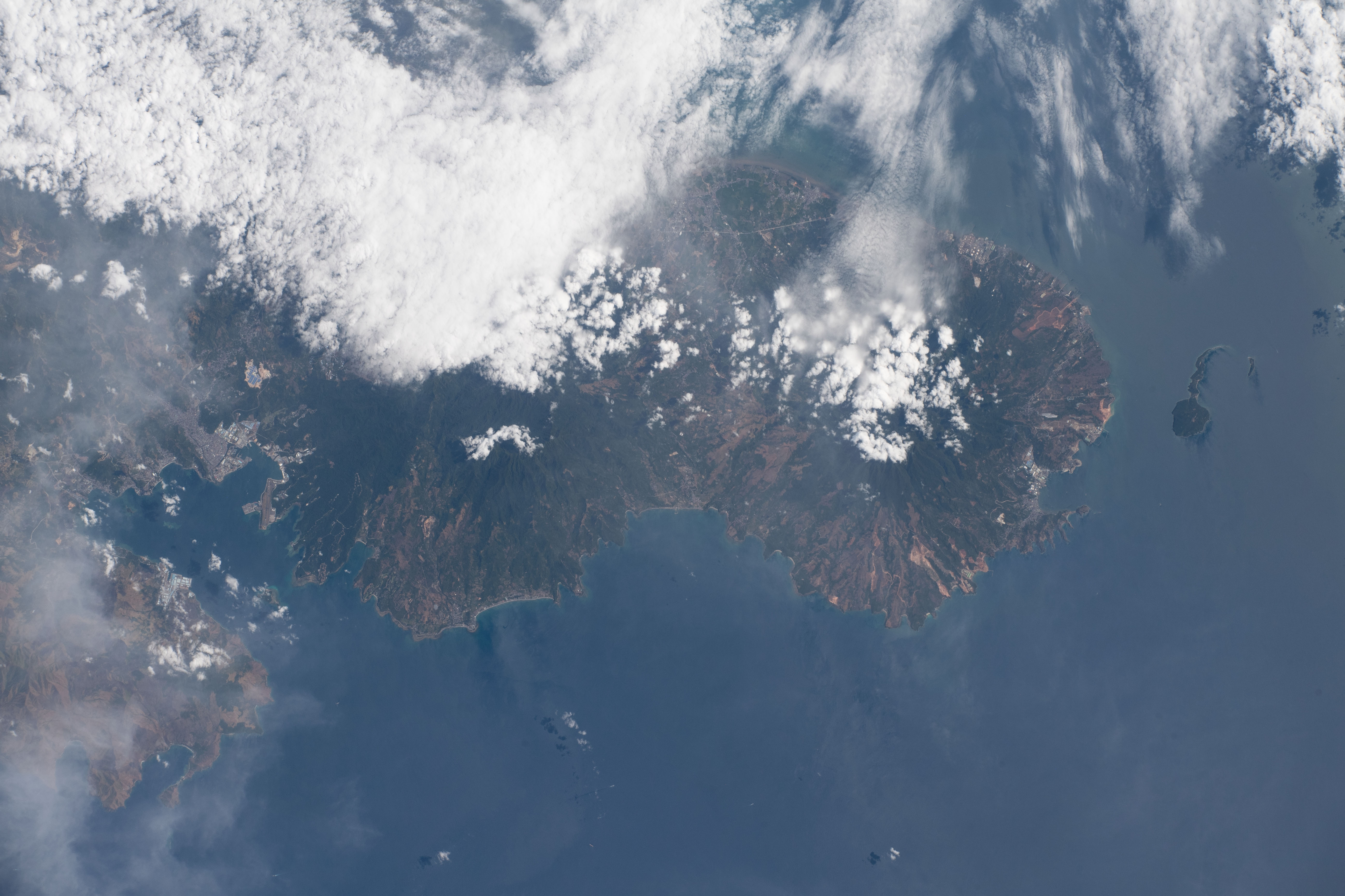 Astronaut Photo ISS070-E-85336