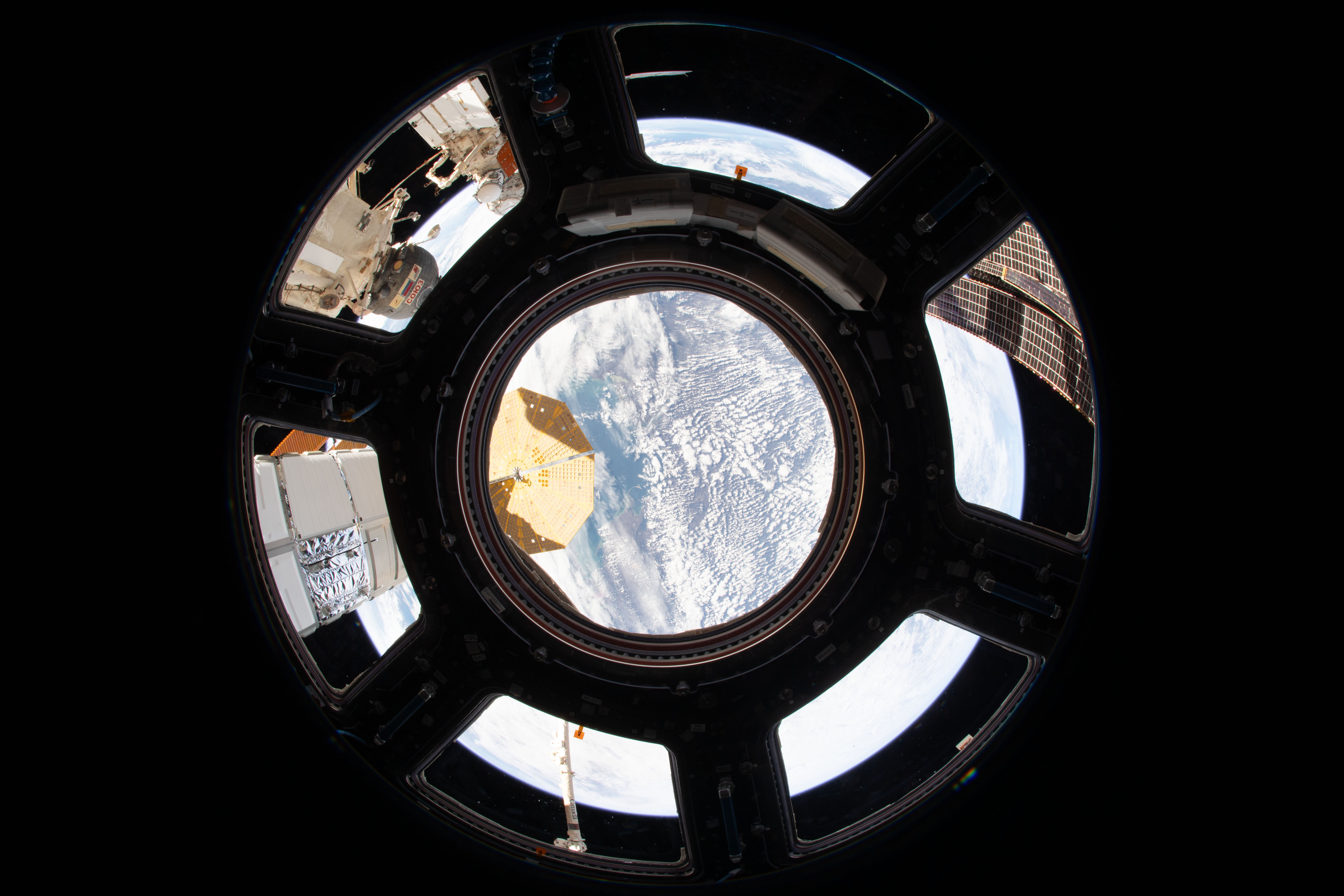 Astronaut Photo ISS070-E-86080