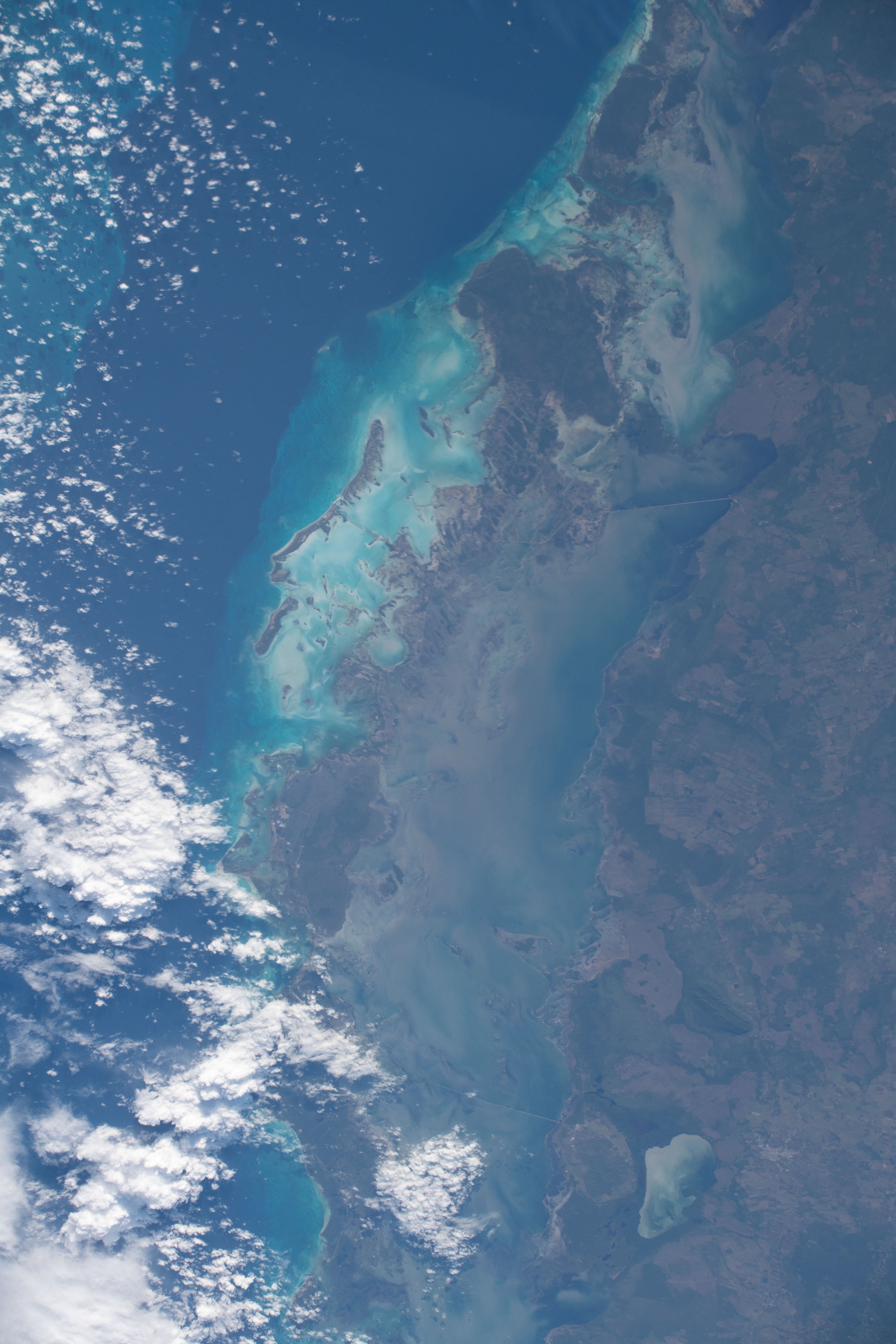 Astronaut Photo ISS070-E-87733