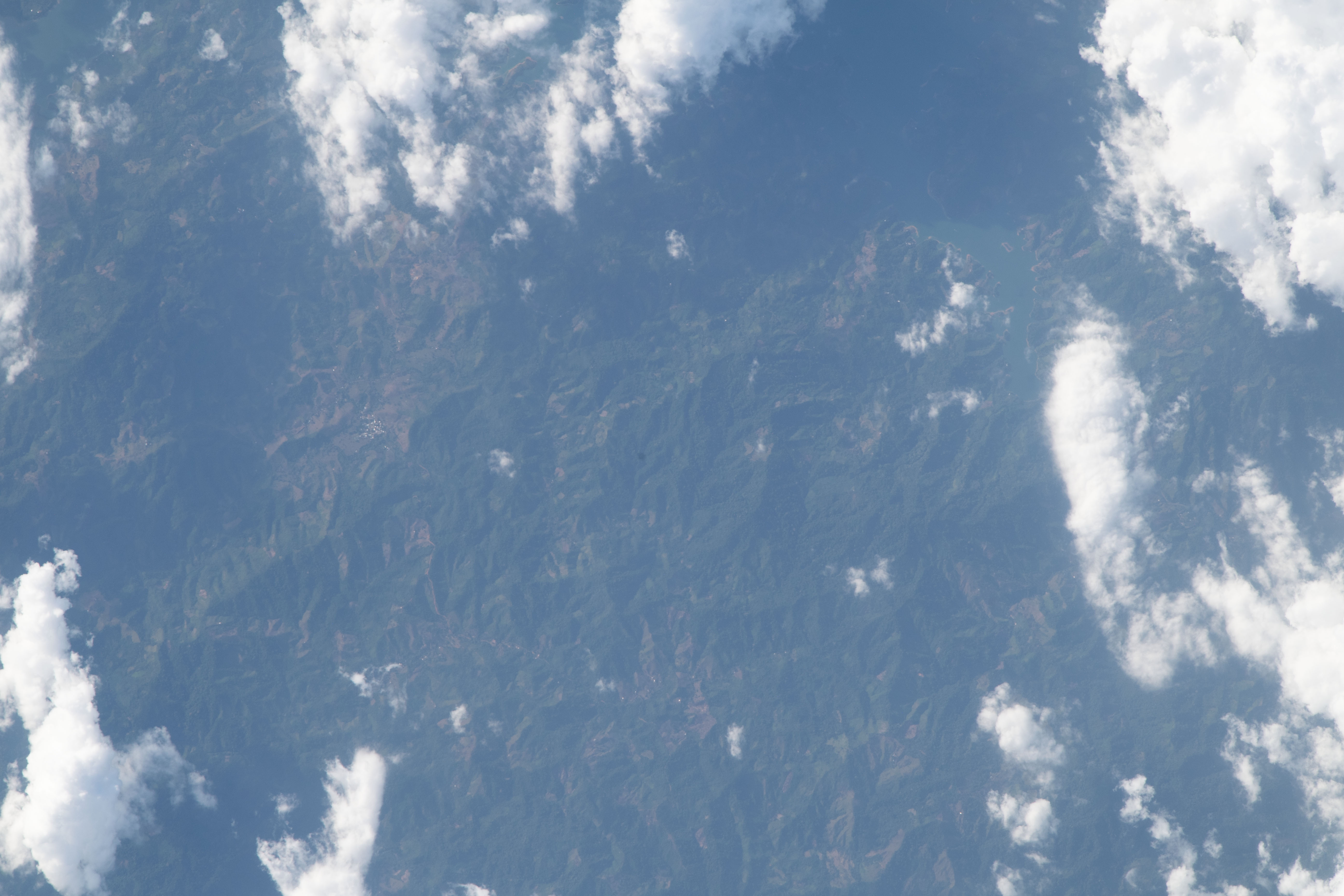 Astronaut Photo ISS070-E-92837