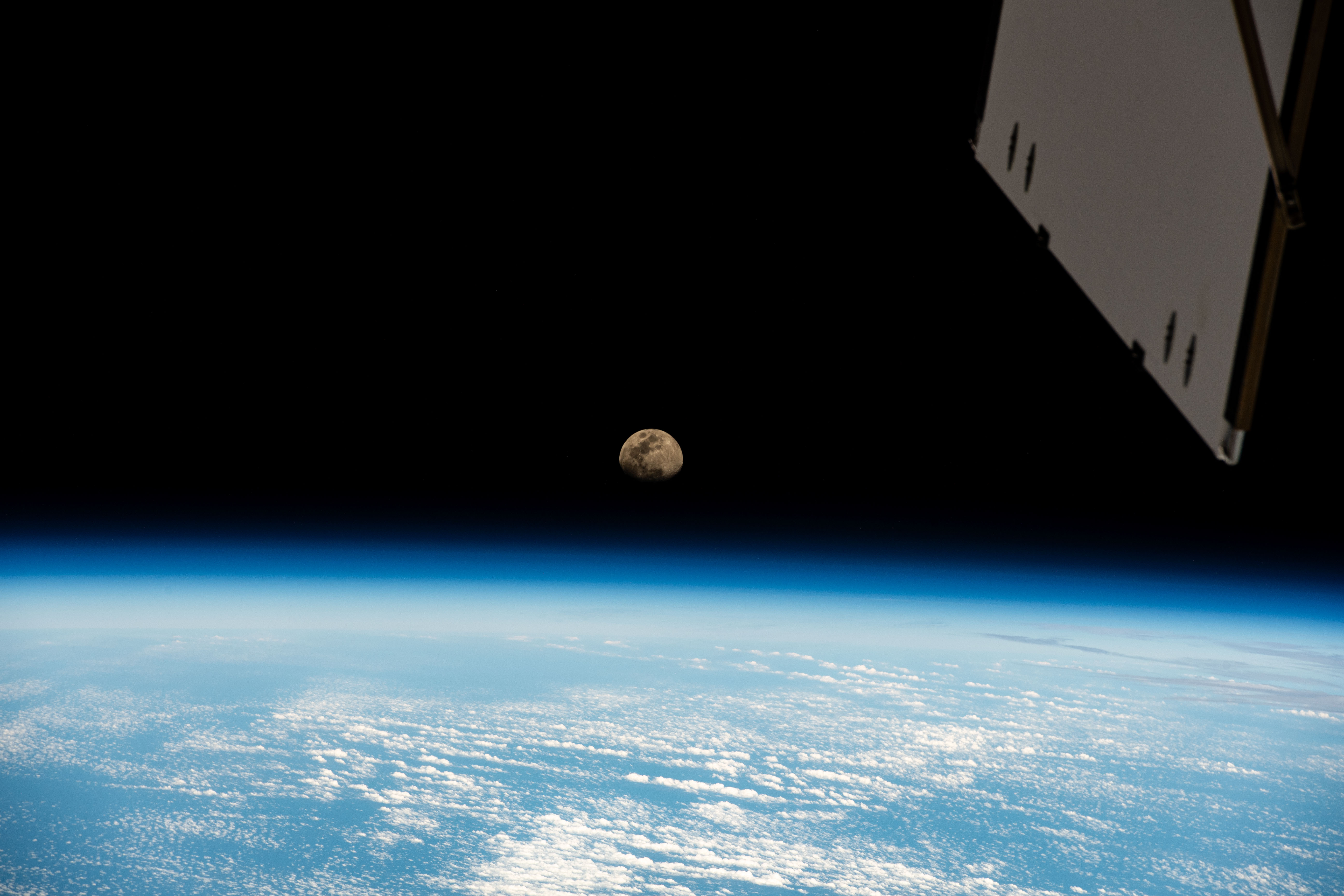 Astronaut Photo ISS070-E-97803