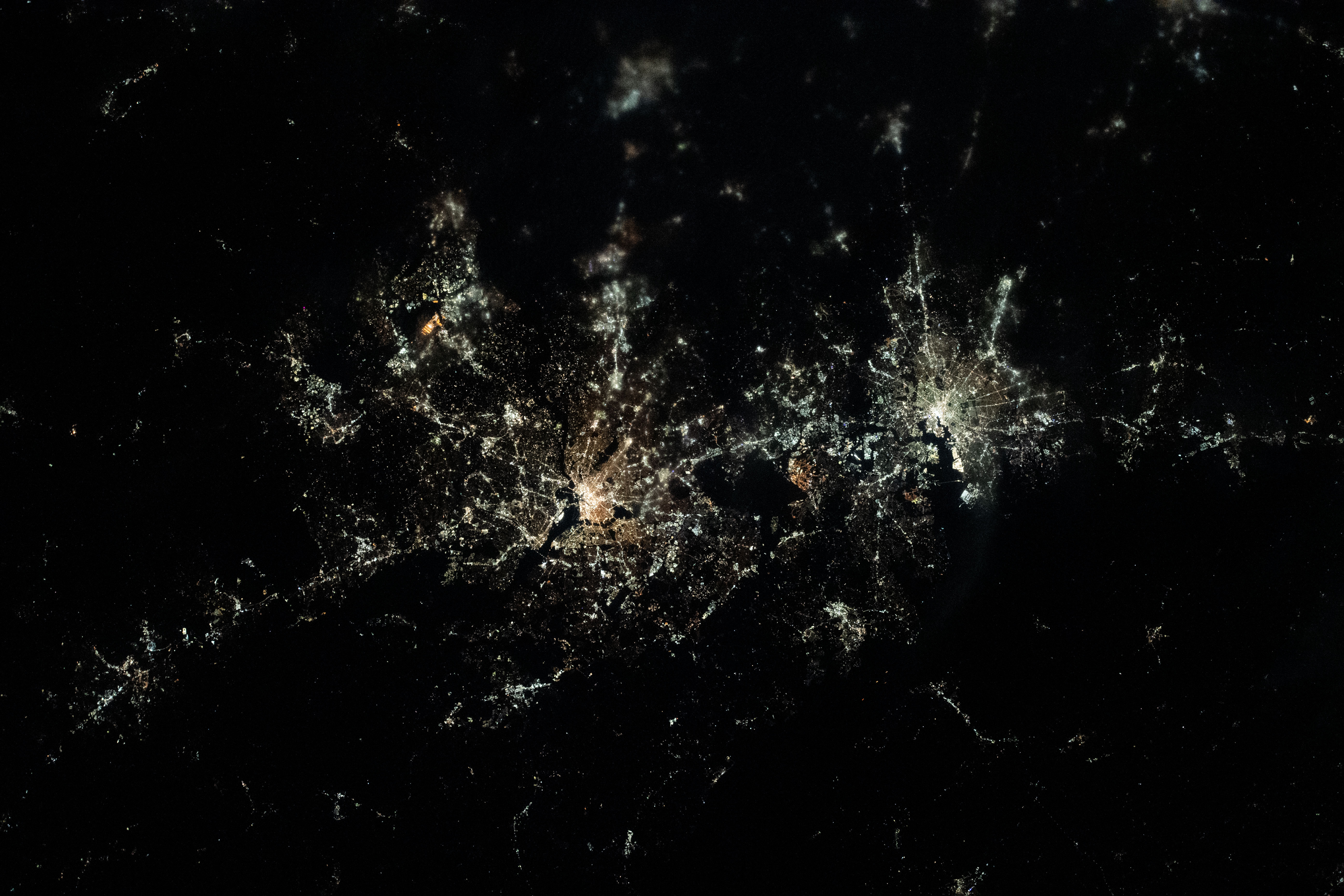 Astronaut Photo ISS070-E-98465