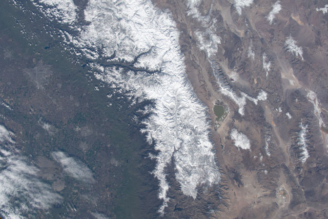 Astronaut Photo ISS070-E-96374