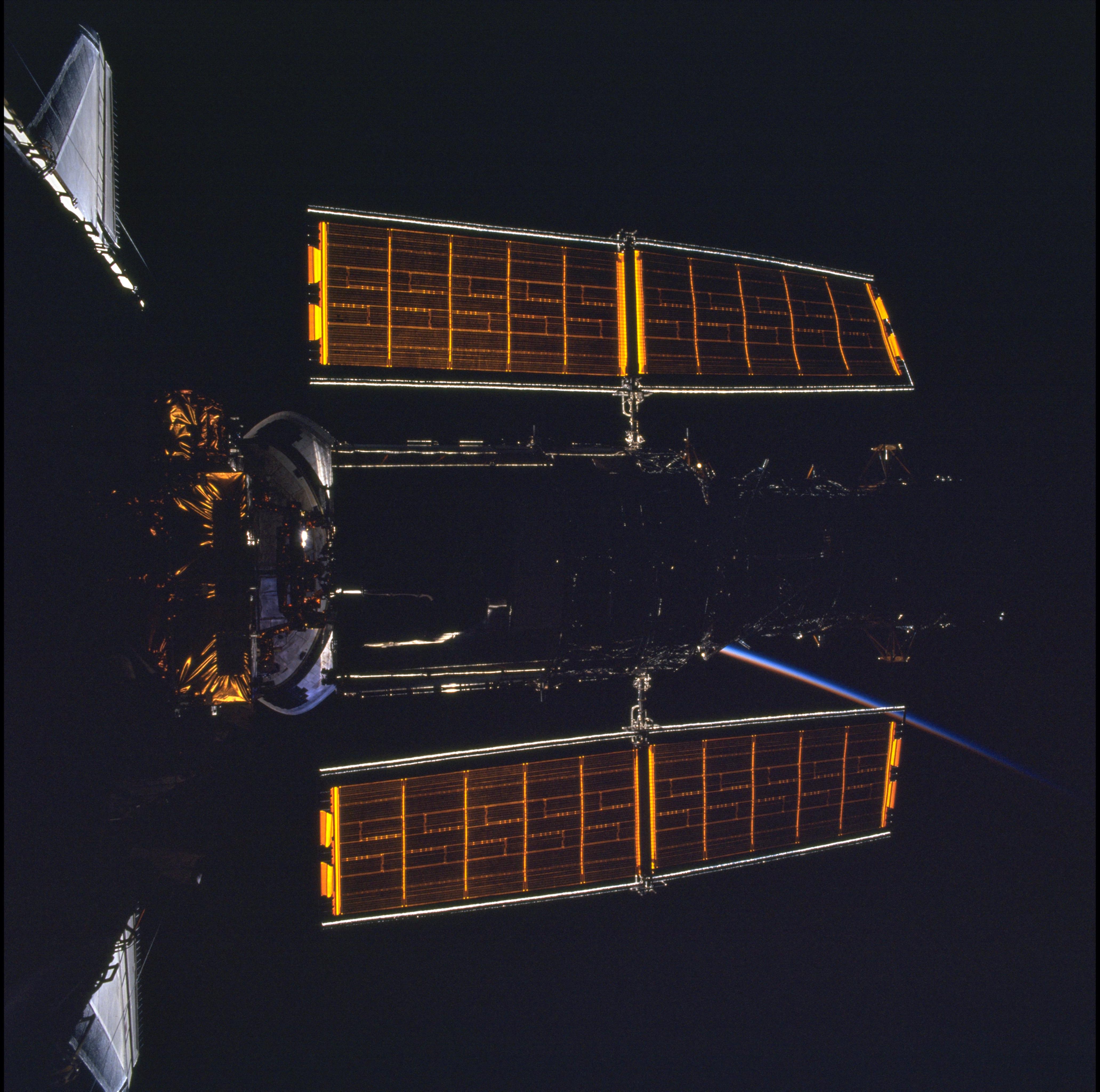 Astronaut Photo STS103-734-28