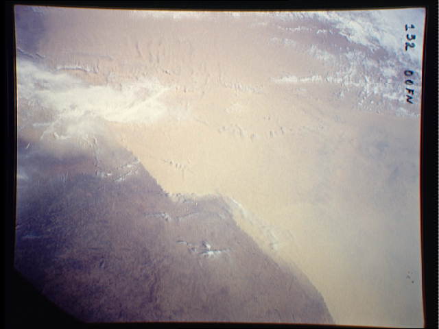 Astronaut Photo STS031-152-FN MALI