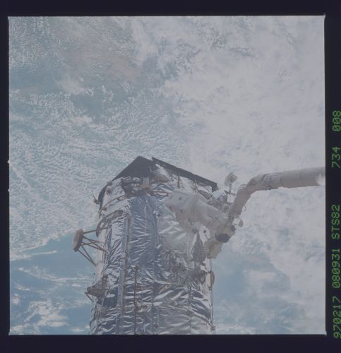 Astronaut Photo STS082-734-8